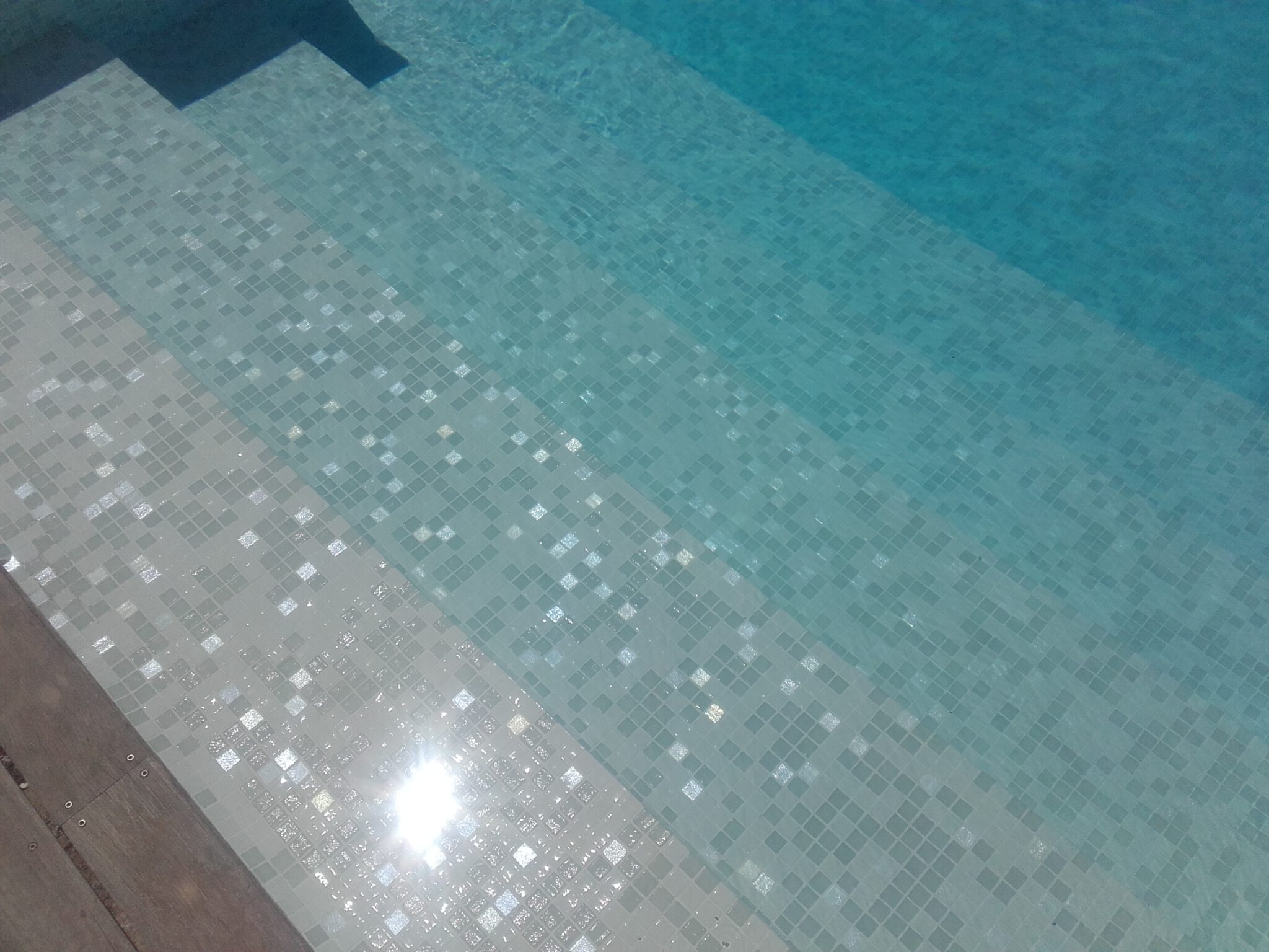 Tips for choosing the right mosaic tiles for your pool – ONIX - ONIX